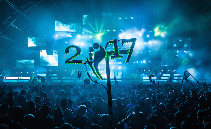 Take a Peep at the Best Photos From Countdown 2016 Day 1