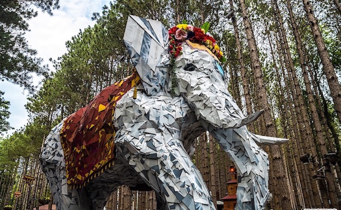 15 Amazing Photos of the Art at Electric Forest 2017